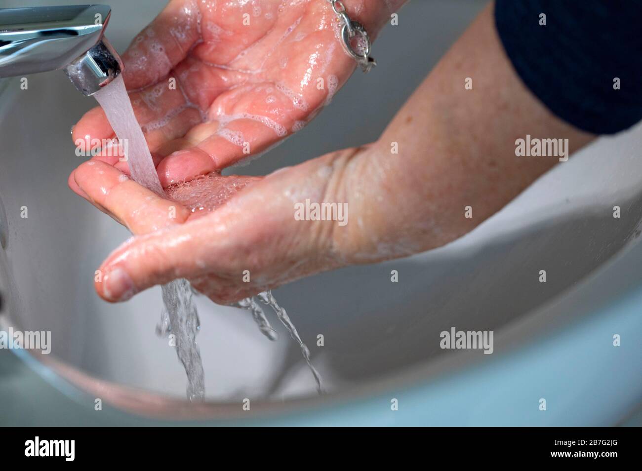 Lung washing hi-res stock photography and images - Alamy