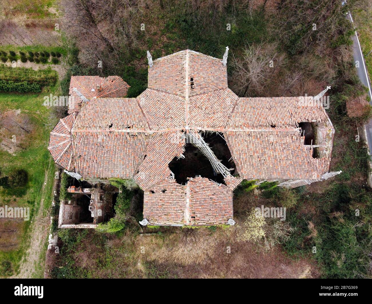 Overhead view of church hi-res stock photography and images - Alamy
