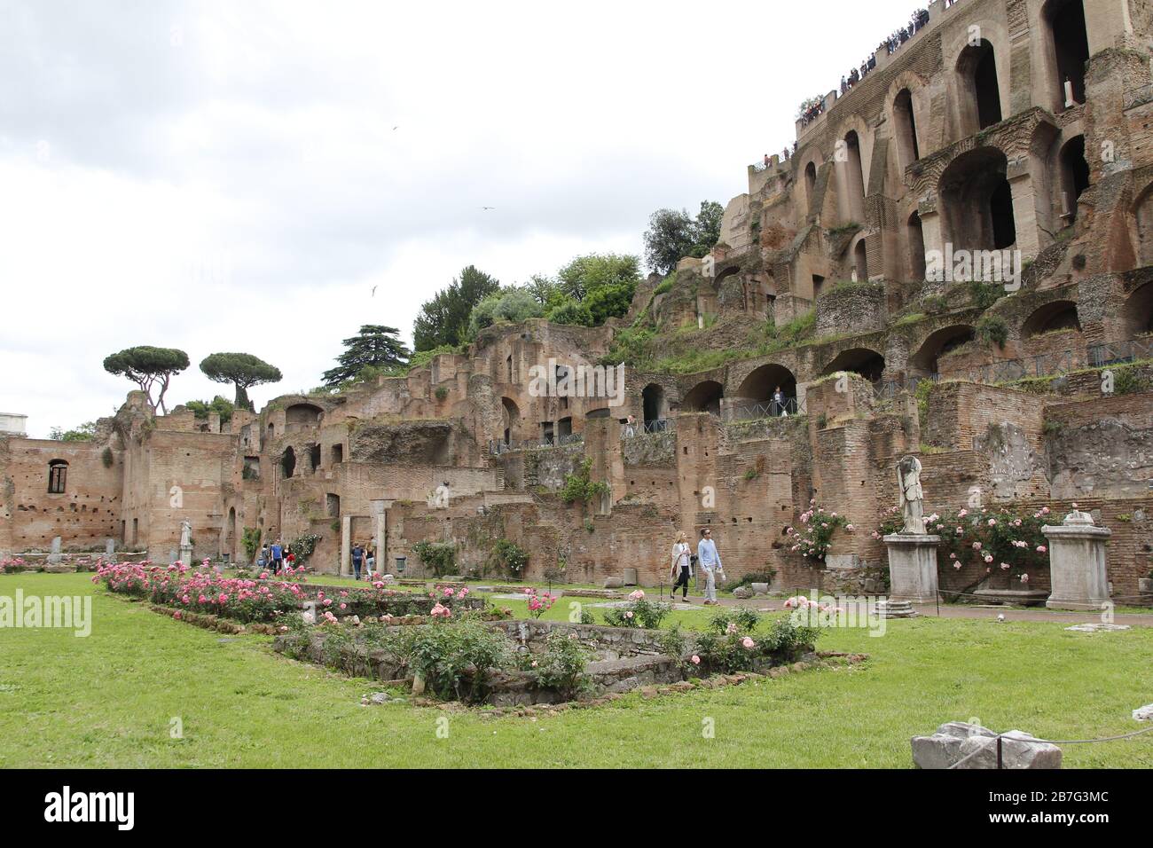 Temple of Vesta and the House of the Vestal Virgin with tourists in ...