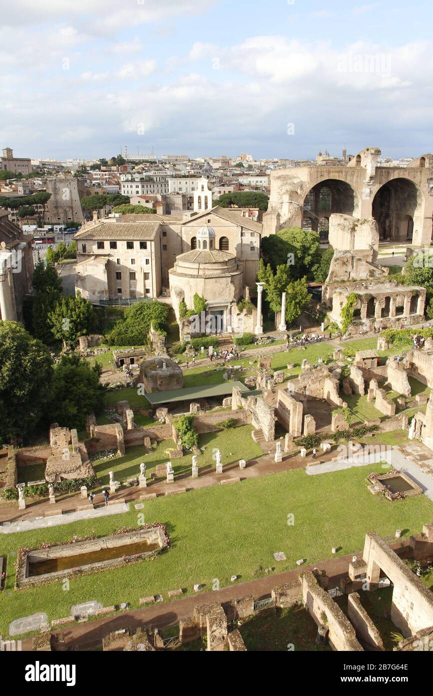 Peristyle garden hi-res stock photography and images - Alamy