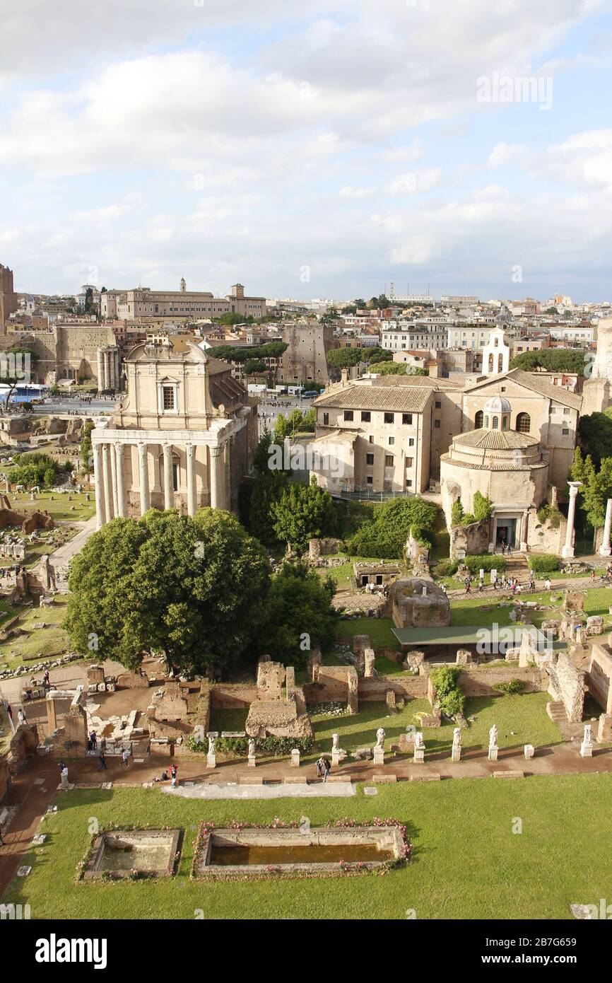 Peristyle garden hi-res stock photography and images - Alamy