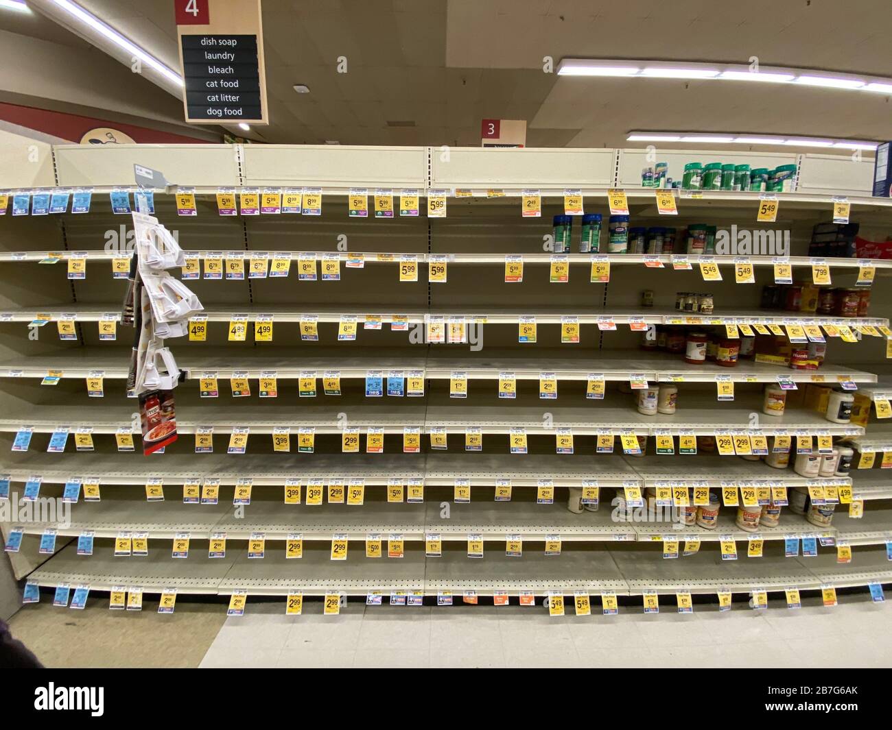 Empty grocery shelves in usa hi-res stock photography and images - Alamy