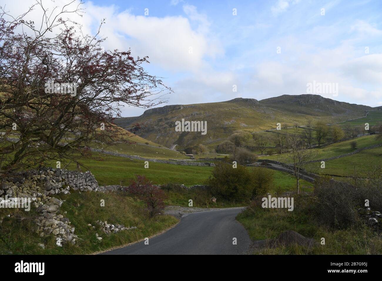 Road from Malham to Gordale Scar in North Yorkshire, England, UK Stock ...