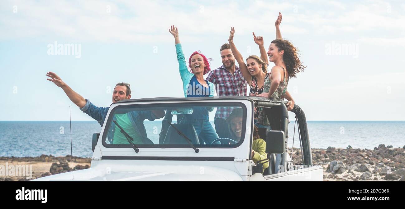 Young woman driving jeep hi-res stock photography and images - Alamy