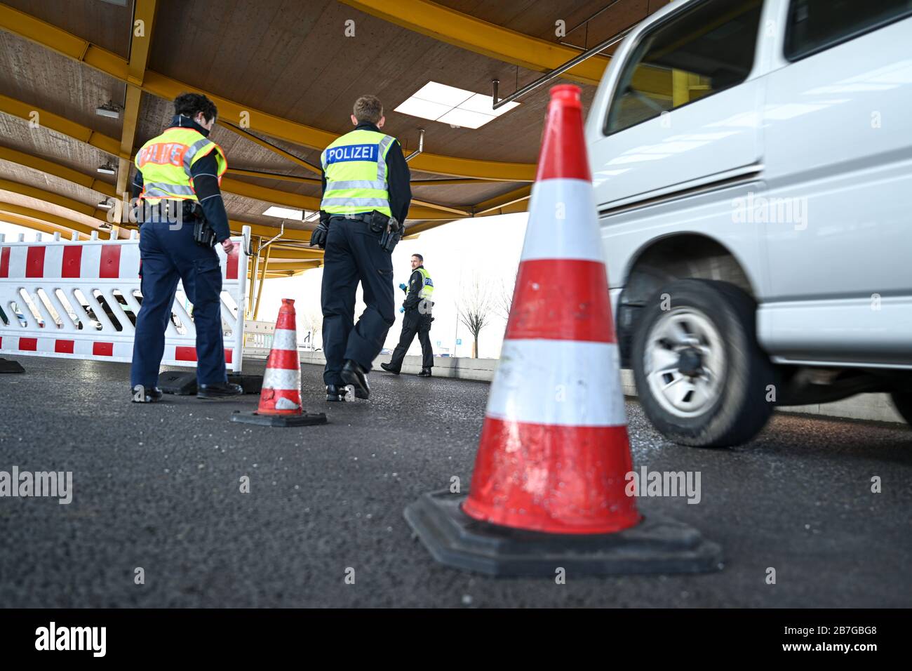 Switzerland country border crossing hi-res stock photography and images ...