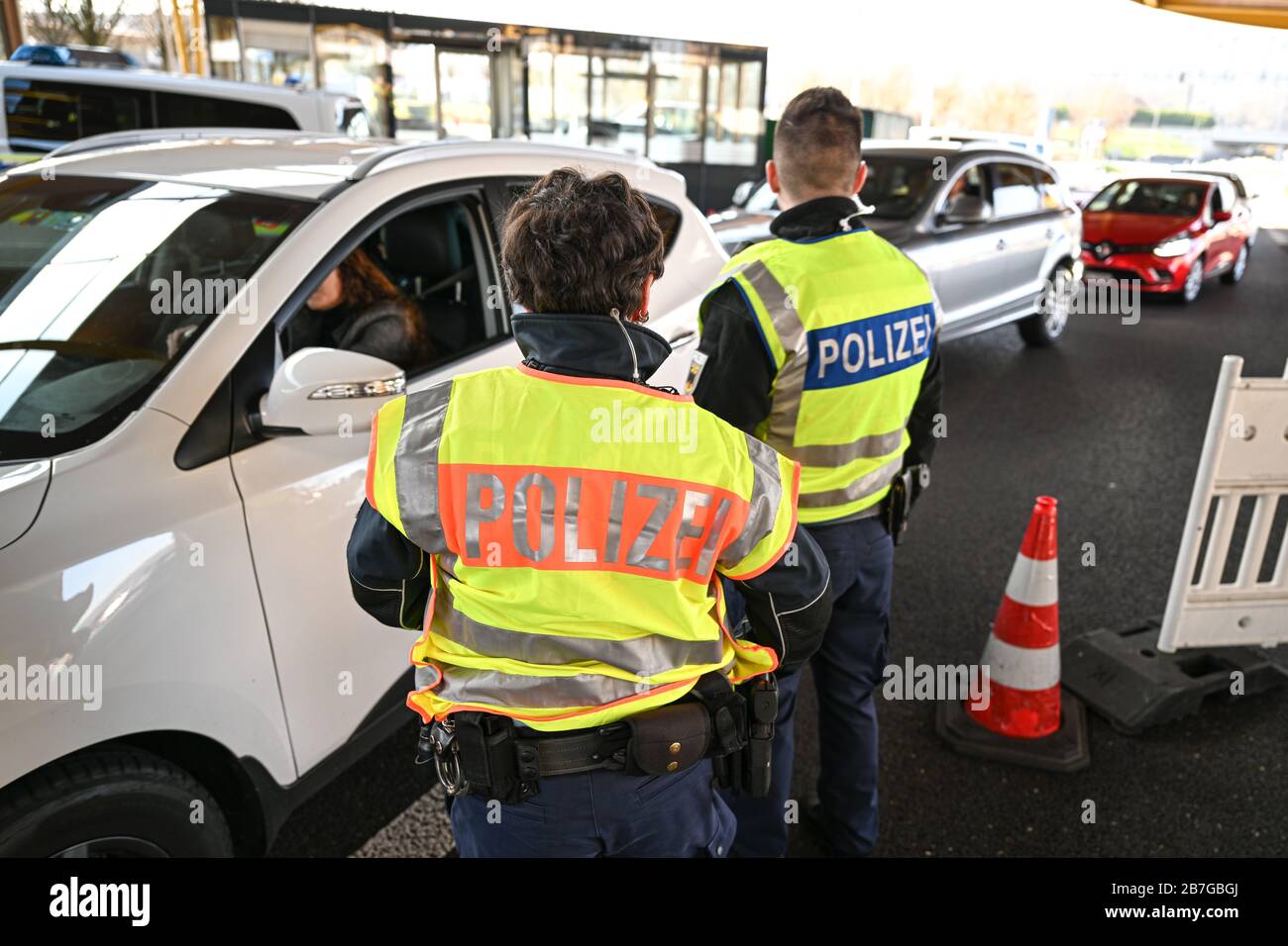 Switzerland country border crossing hi-res stock photography and images ...