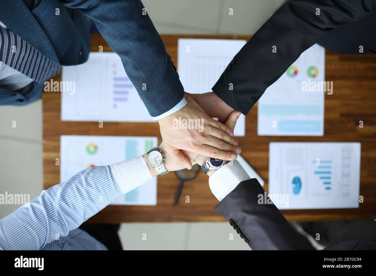 Co workers deal hi-res stock photography and images - Alamy