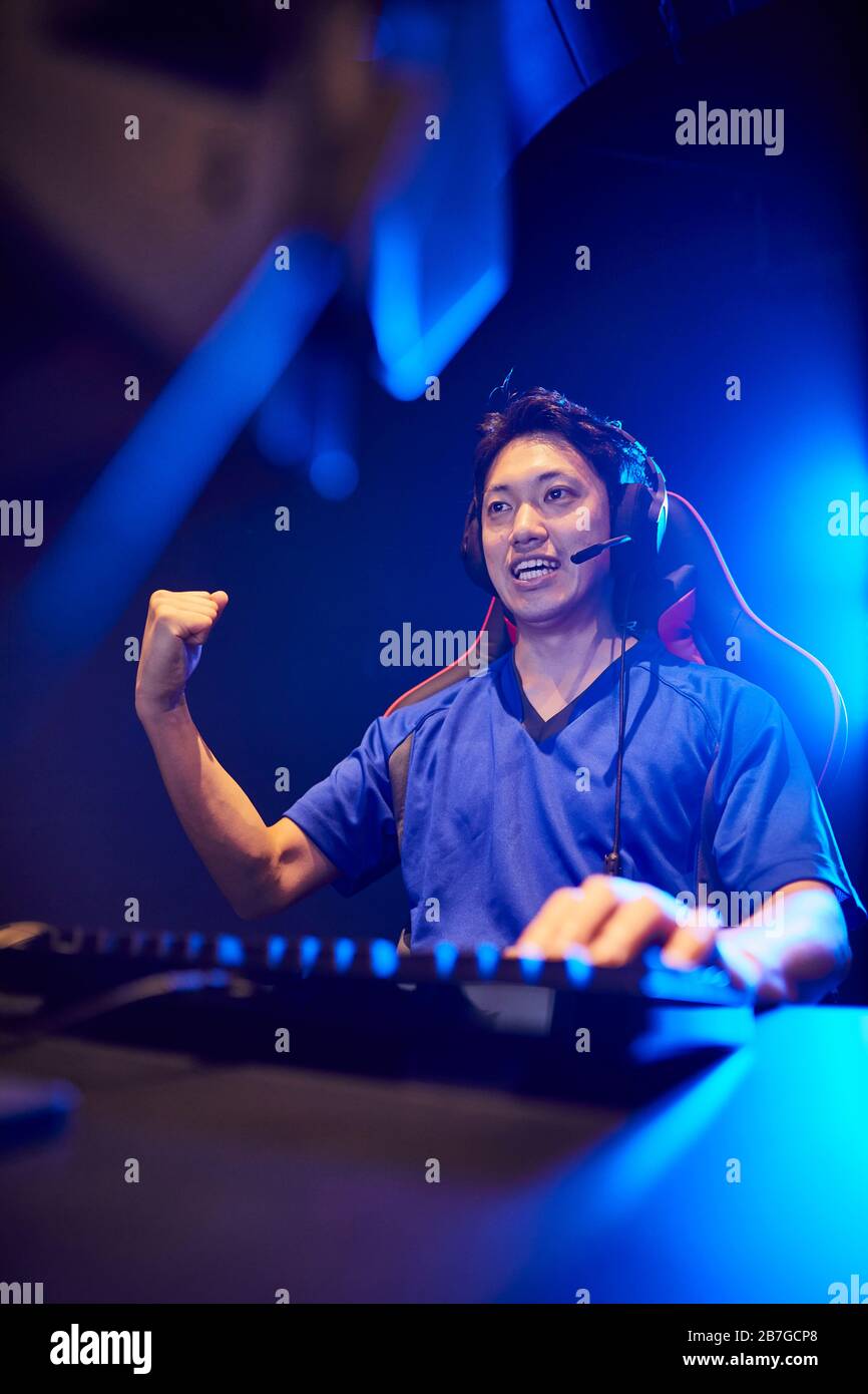Japanese professional gamer Stock Photo - Alamy