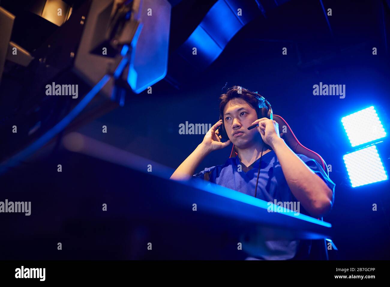 Japanese professional gamer Stock Photo - Alamy