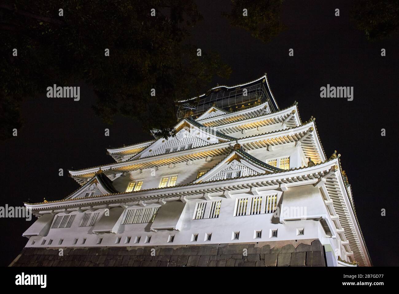 Illuminated Osaka castle at night Stock Photo - Alamy
