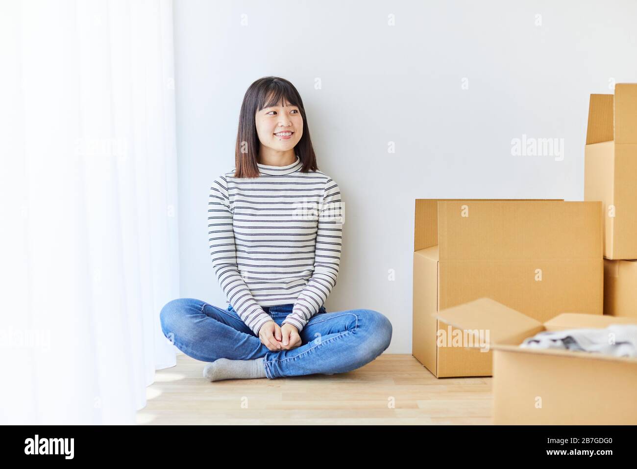 Young Japanese woman relocating Stock Photo - Alamy
