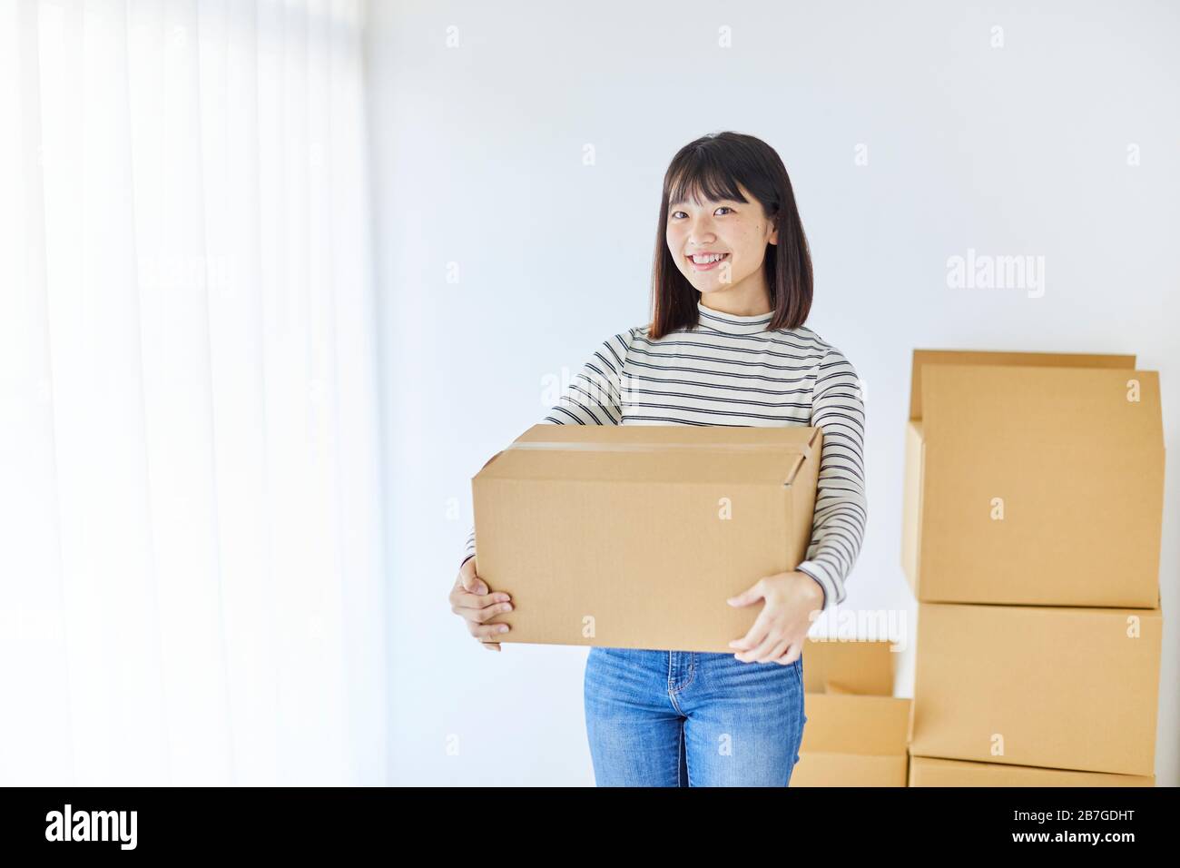 Young Japanese woman relocating Stock Photo - Alamy