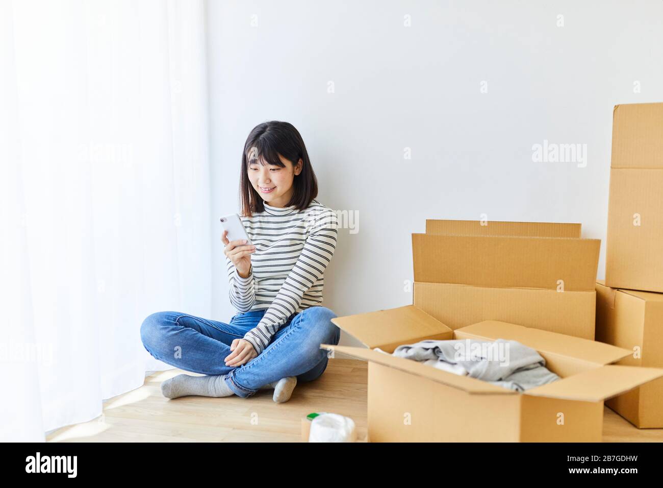 Young Japanese woman relocating Stock Photo - Alamy