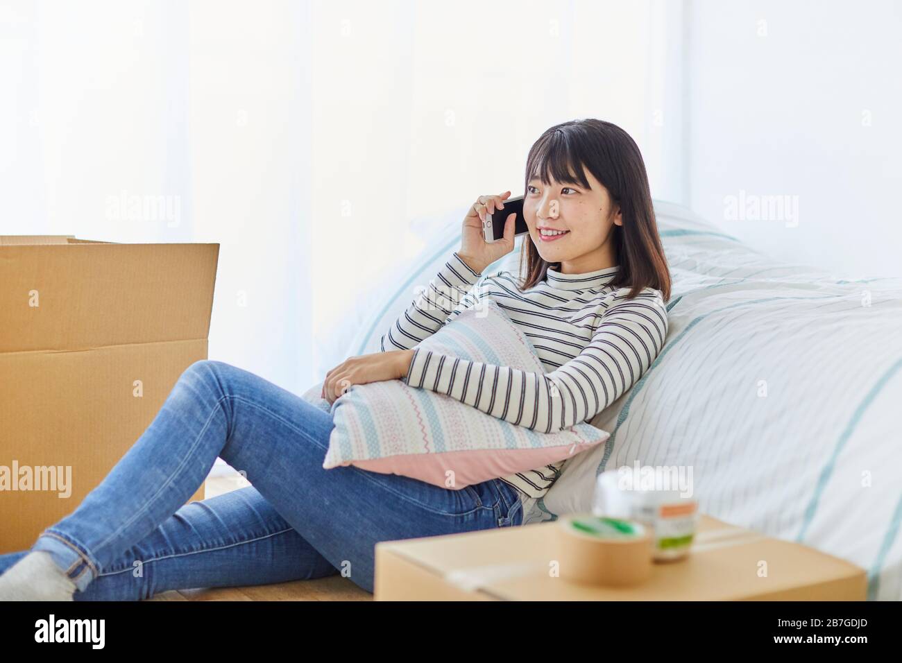 Young Japanese woman relocating Stock Photo - Alamy