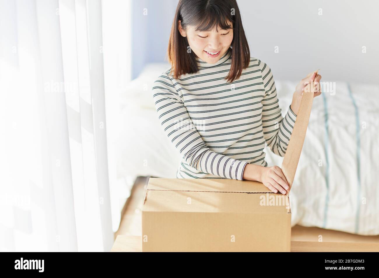 Young Japanese woman relocating Stock Photo - Alamy