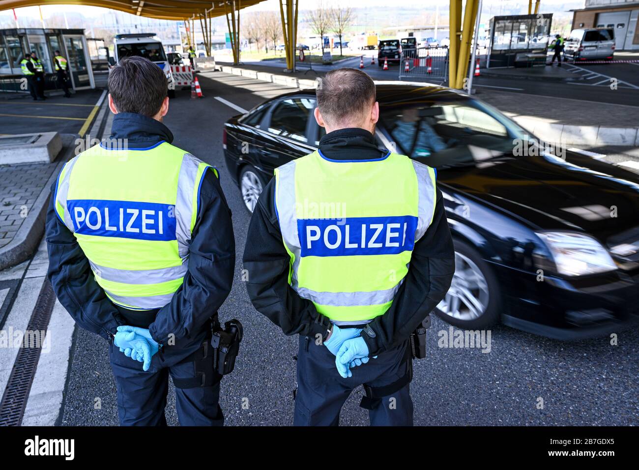 Switzerland country border crossing hi-res stock photography and images ...