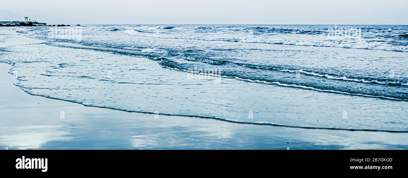 Beautiful sea or ocean horizon, coast view from tropical sand beach ...