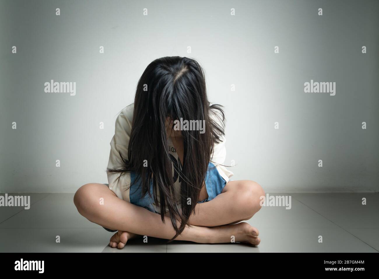 Pretend to cry hi-res stock photography and images - Alamy