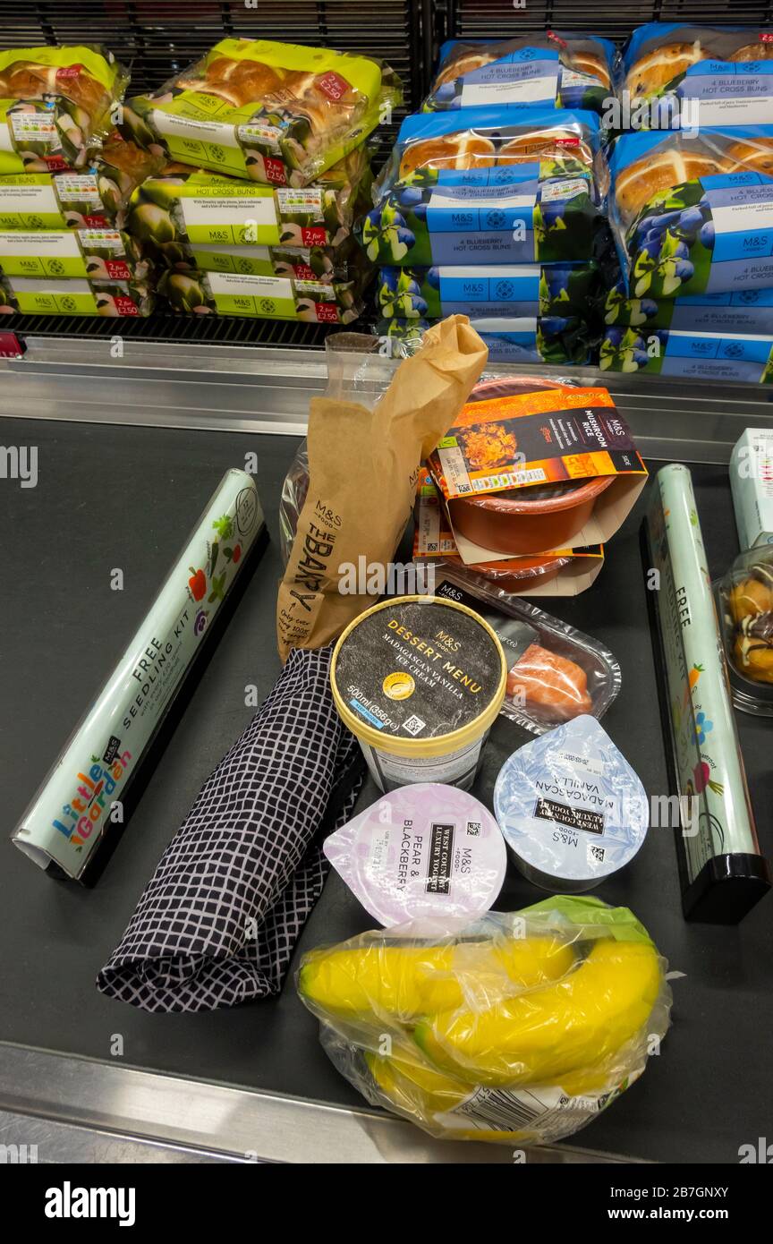 Checkout counter supermarket hi-res stock photography and images - Alamy