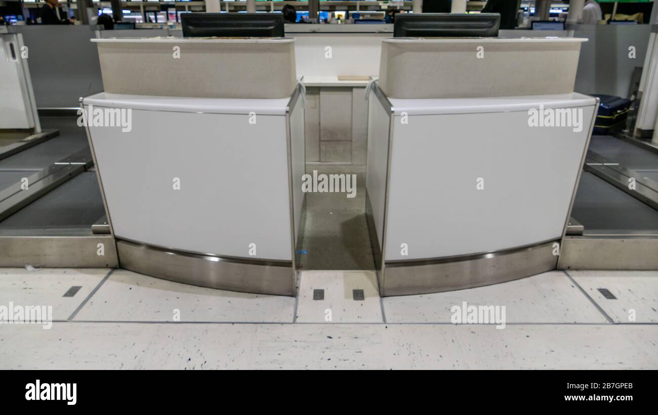 Airport baggage check in hi-res stock photography and images - Alamy