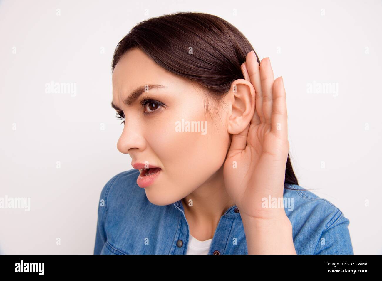 Cupped cheek hi-res stock photography and images - Alamy