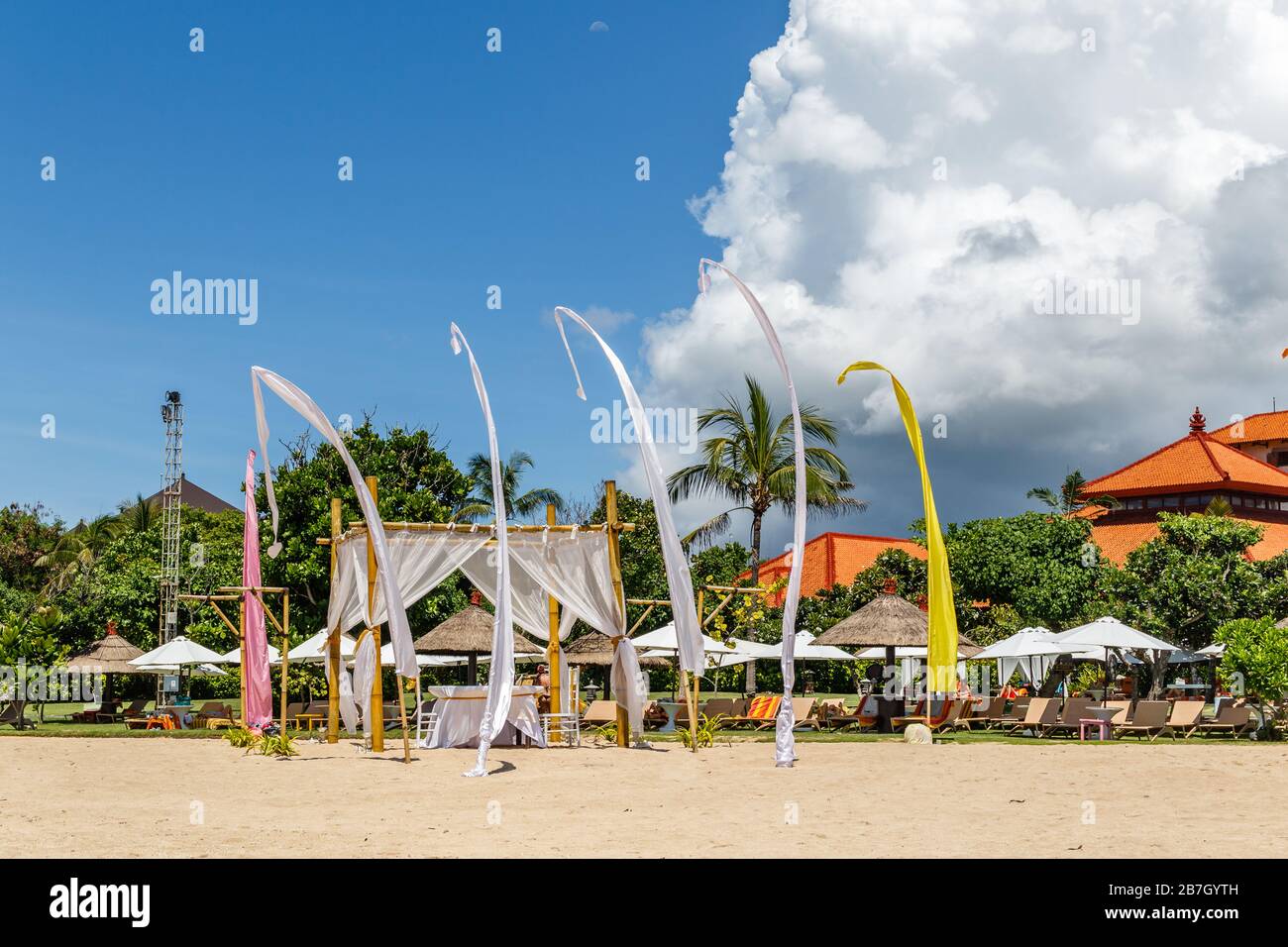 Beautiful empty beaches hi-res stock photography and images - Alamy