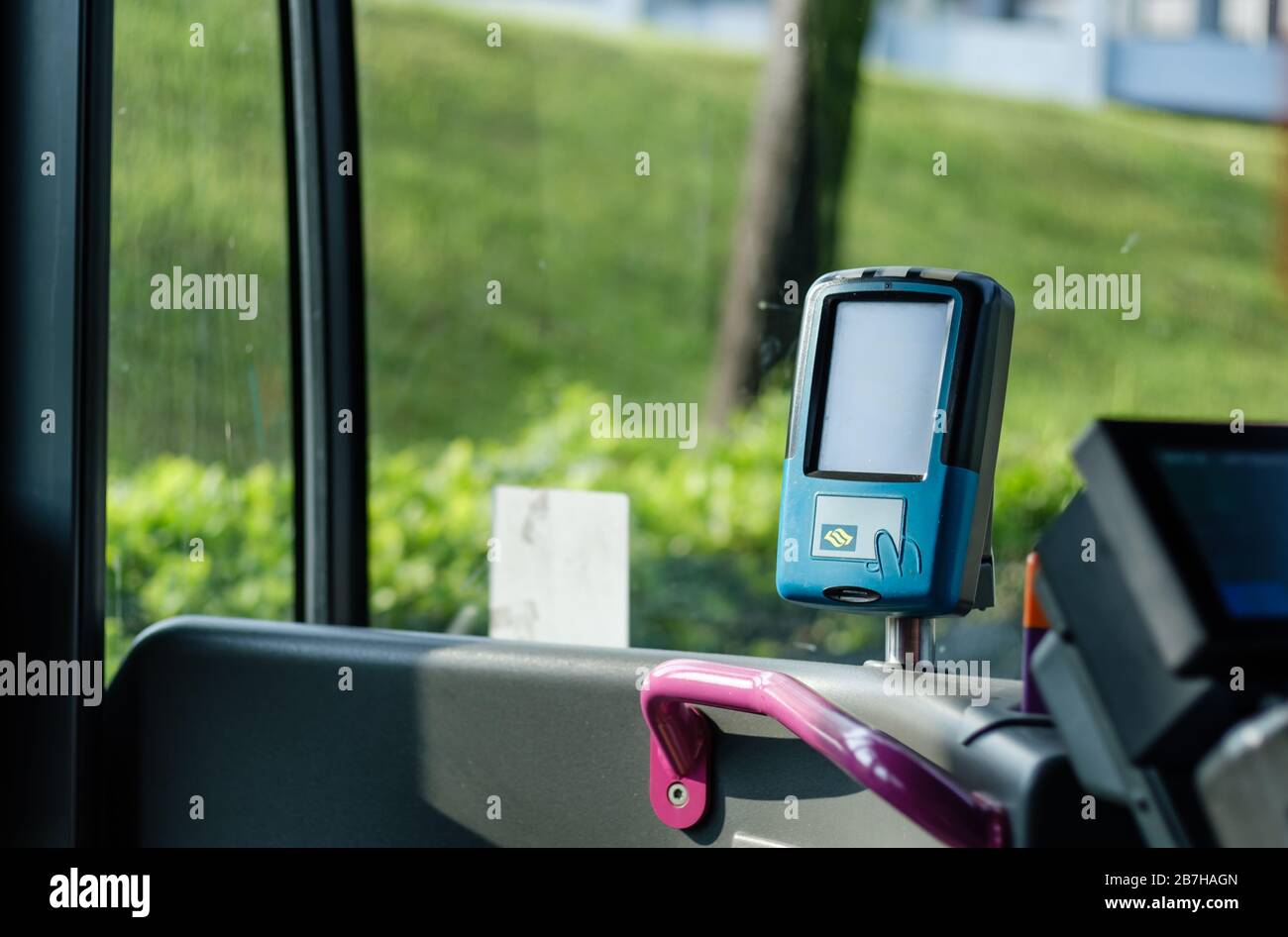 Mrt tap in machine hi-res stock photography and images - Alamy