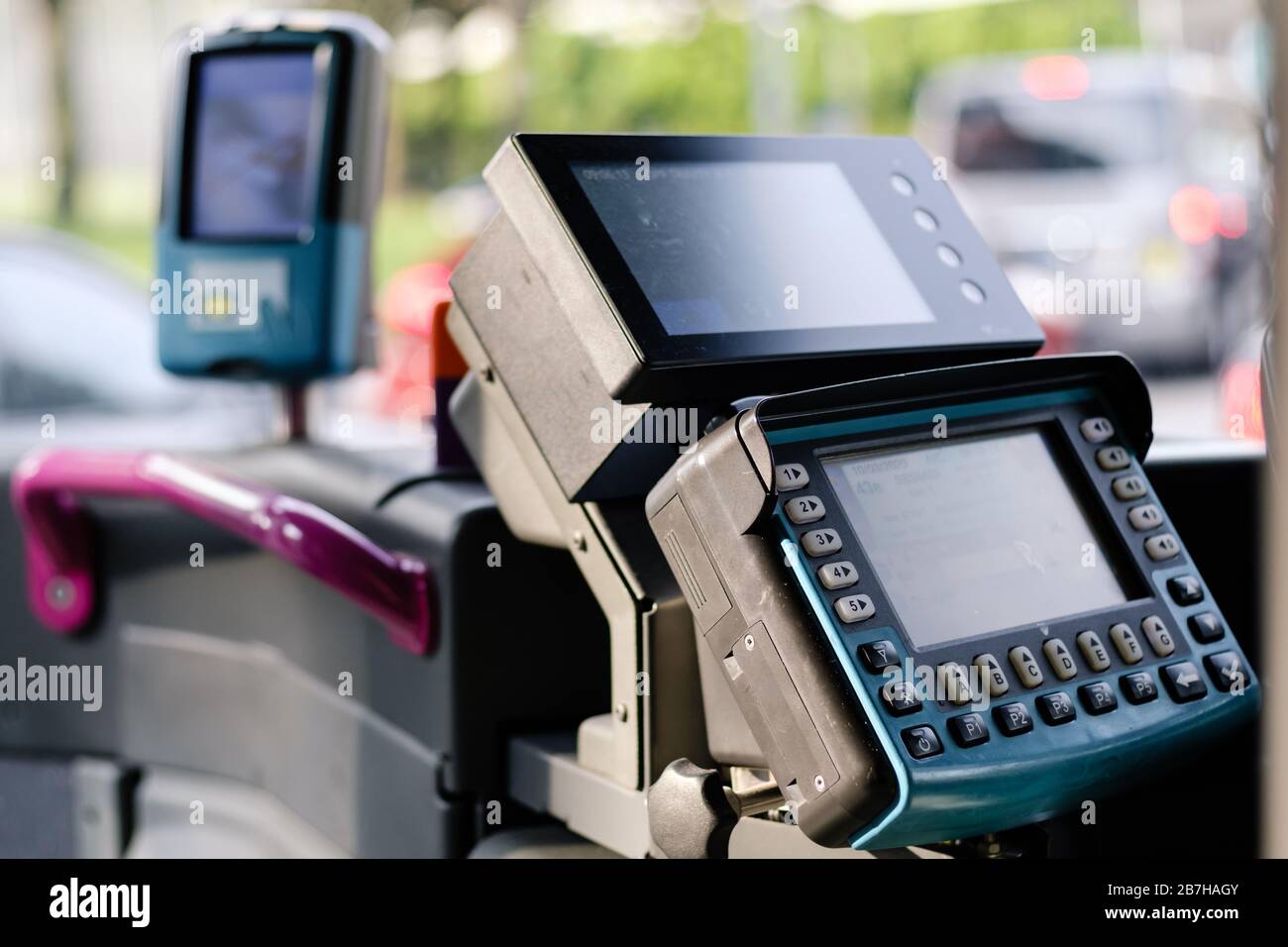 Mrt tap in machine hi-res stock photography and images - Alamy