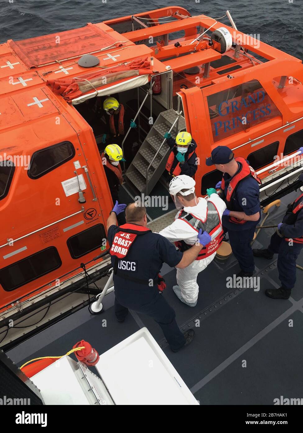 Us military medical vehicle hi-res stock photography and images - Alamy