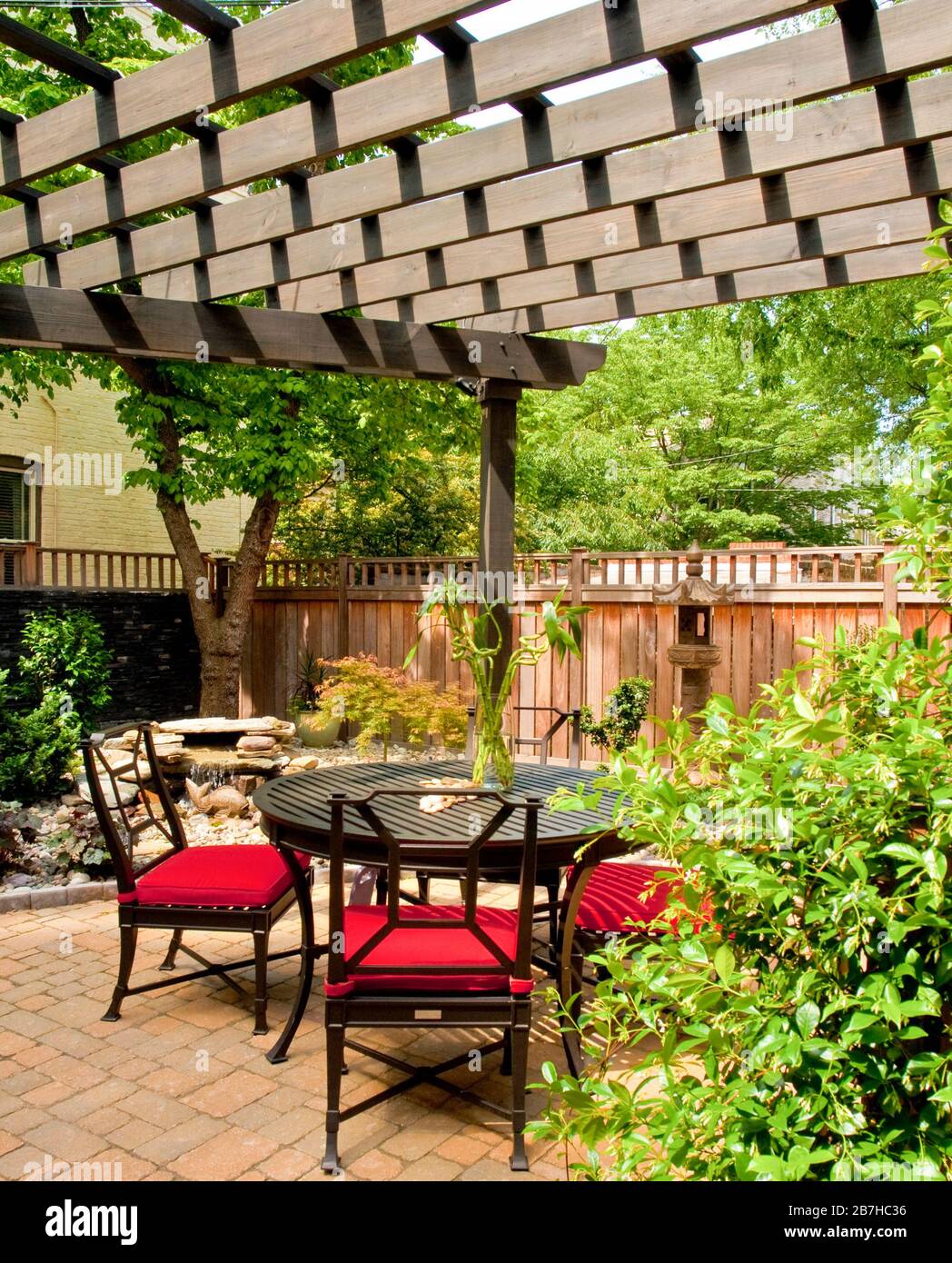 Pergola chairs hi-res stock photography and images - Alamy