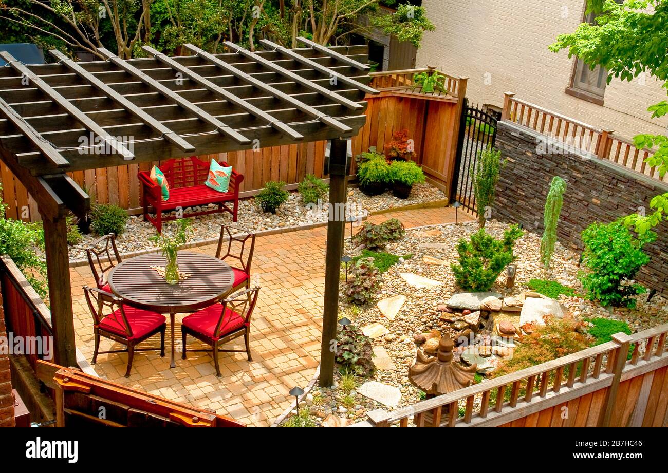 Backyard porches hi-res stock photography and images - Alamy