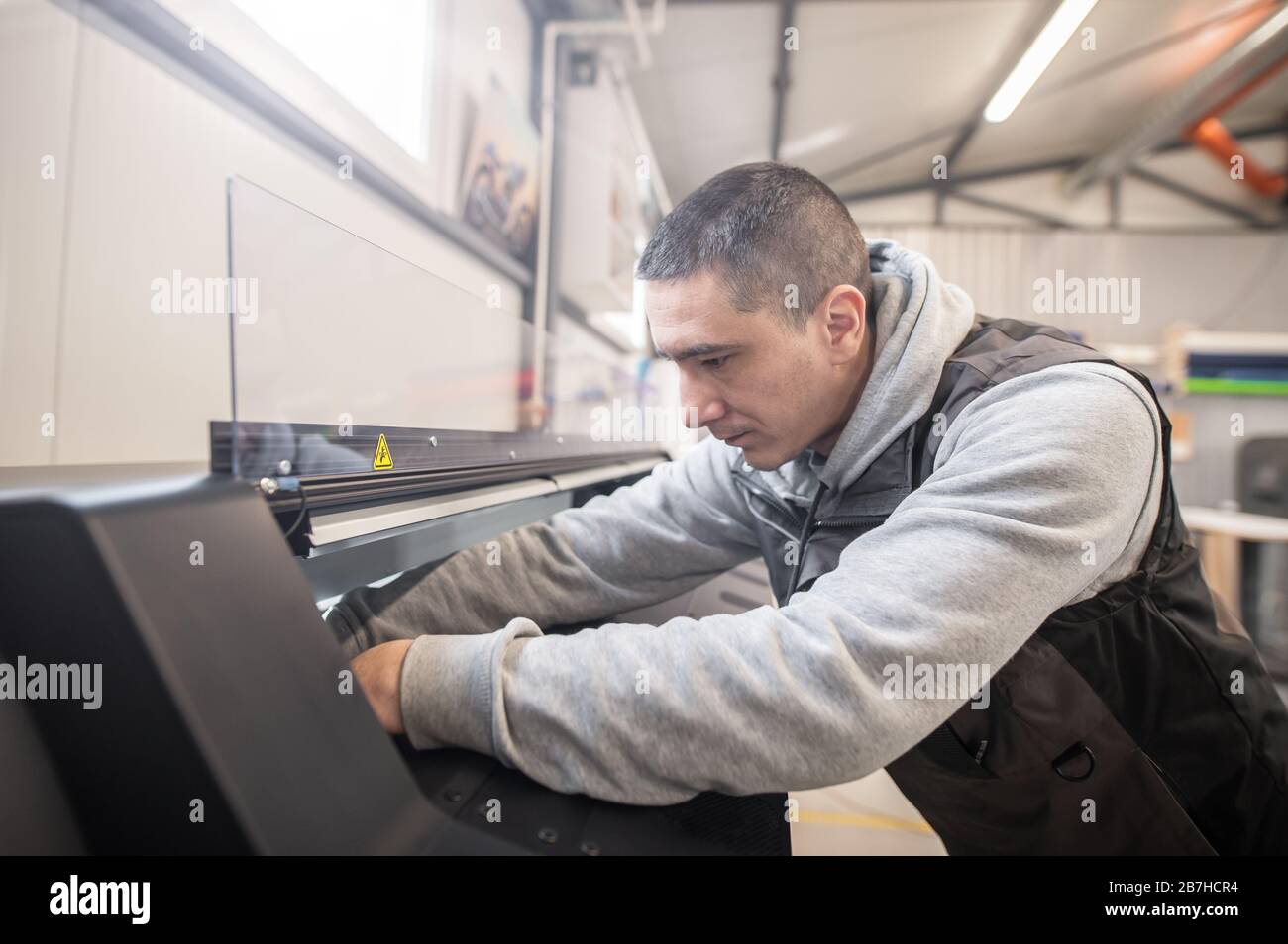 Computer operator hi-res stock photography and images - Alamy