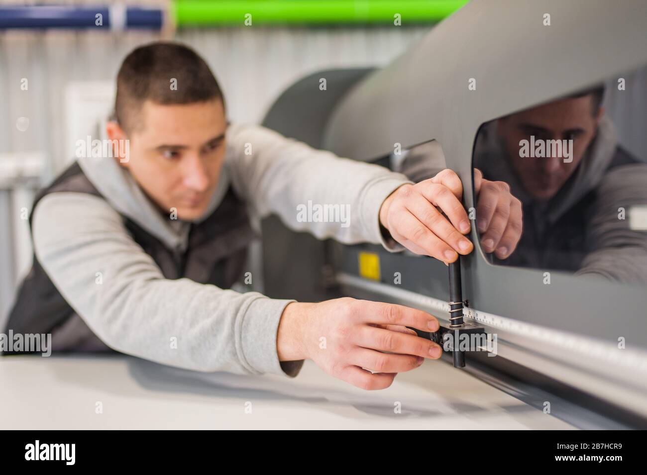 Computer operator hi-res stock photography and images - Alamy