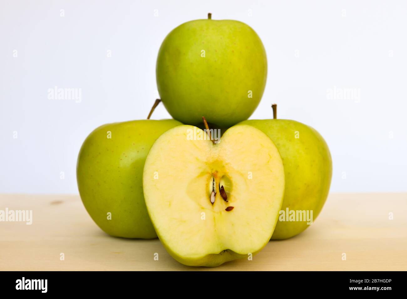 Eats fruit apples hi-res stock photography and images - Alamy