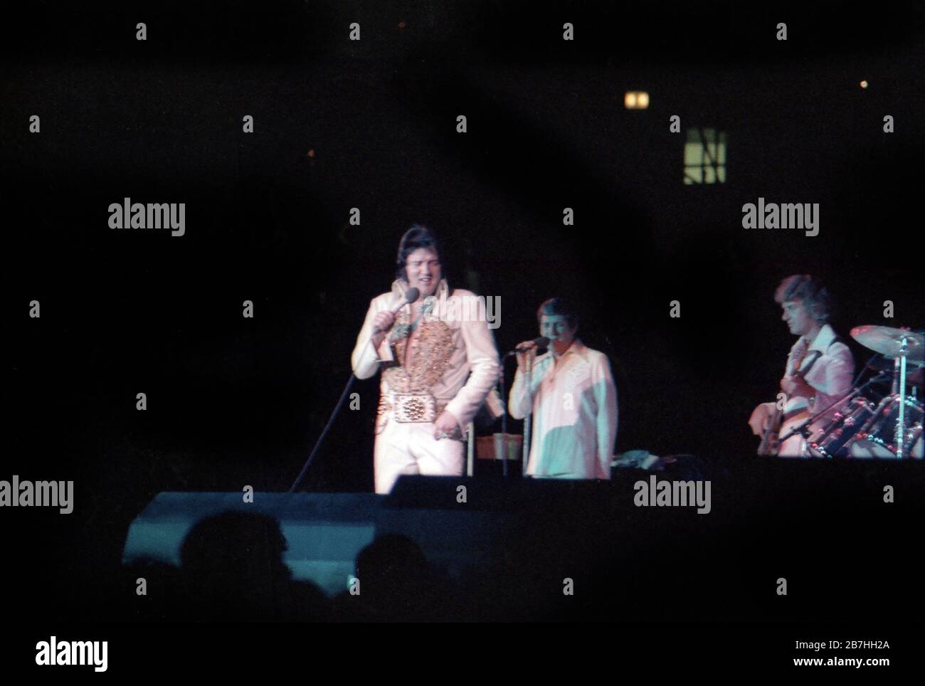 Elvis Presley 1977 Concert High Resolution Stock Photography and Images ...