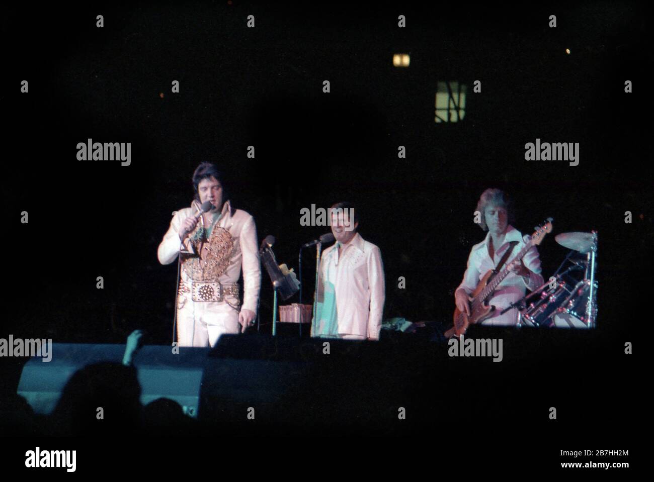 Elvis presley 1977 concert hi-res stock photography and images - Alamy