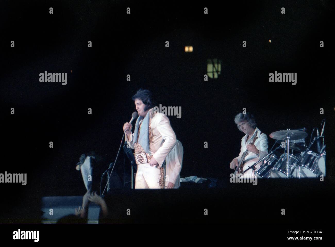 Elvis Presley 1977 Concert High Resolution Stock Photography and Images ...