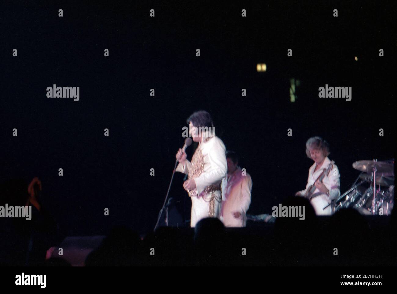 Elvis Presley 1977 Concert High Resolution Stock Photography and Images ...