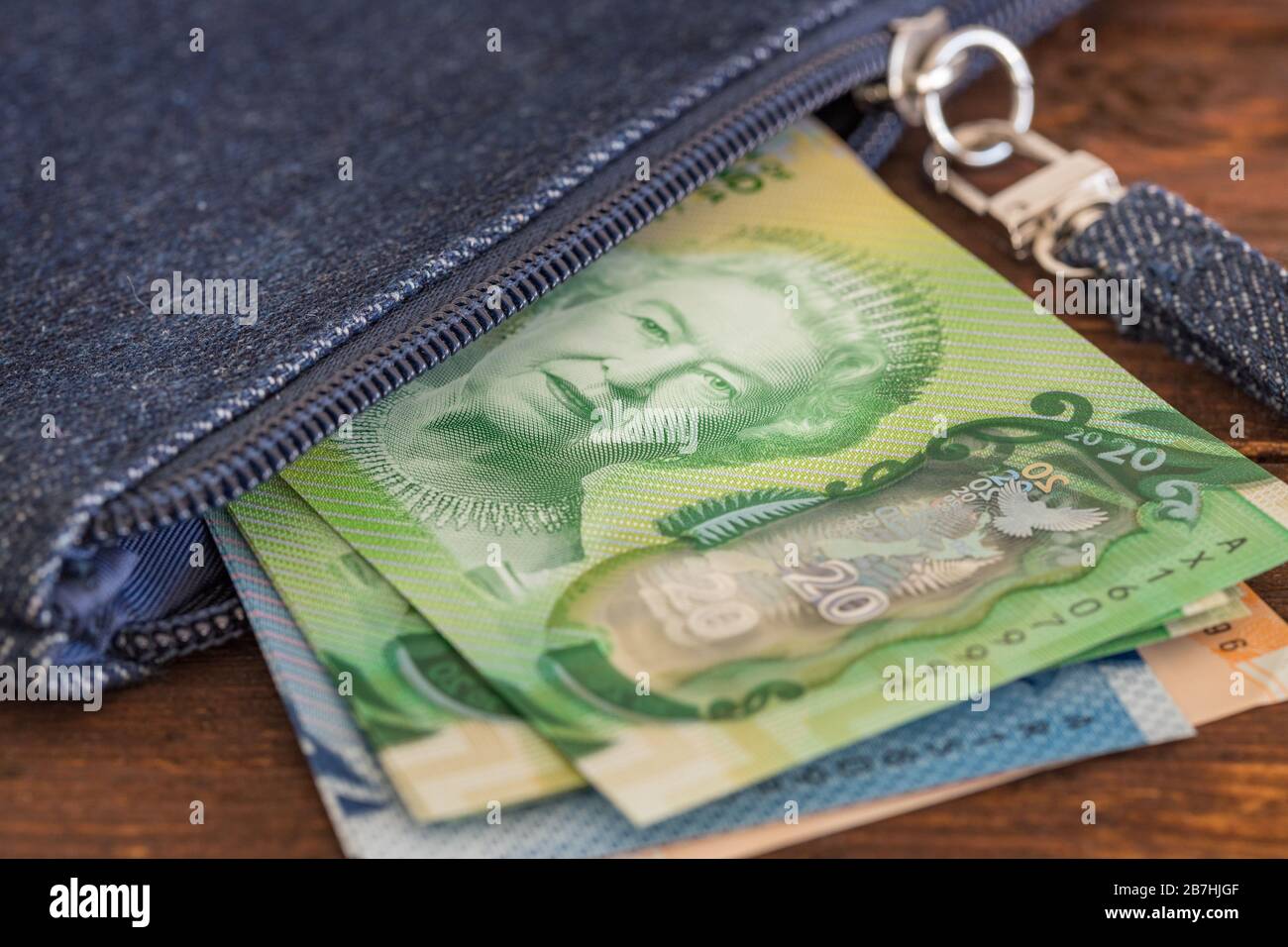 New Zealand 20 dollar banknote Stock Photo - Alamy