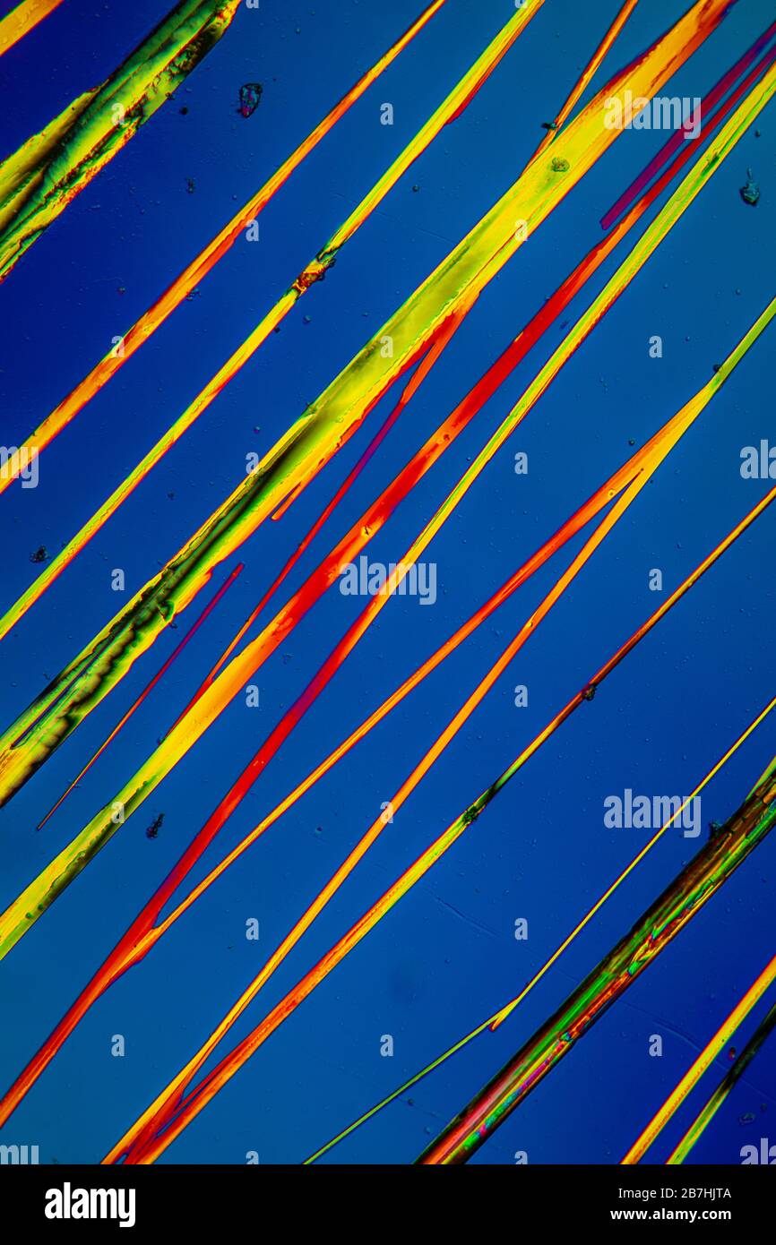 Urea crystals in polarized light under the microscope Stock Photo - Alamy