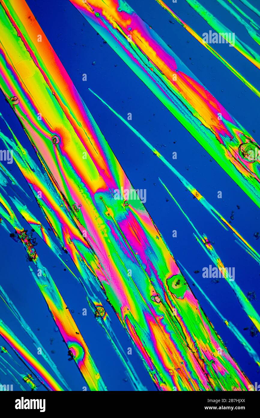 Urea crystals in polarized light under the microscope Stock Photo - Alamy