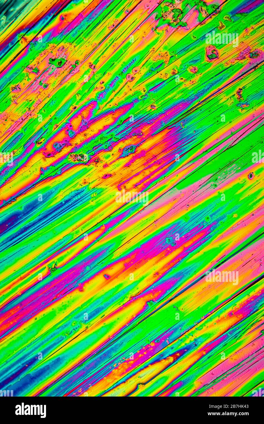 Urea crystals in polarized light under the microscope Stock Photo - Alamy