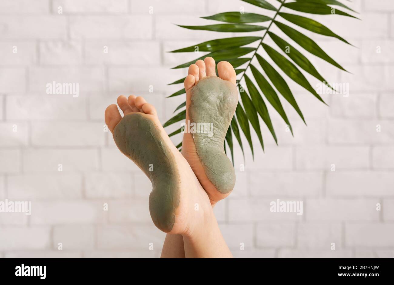 Spa foot treatment hi-res stock photography and images - Alamy