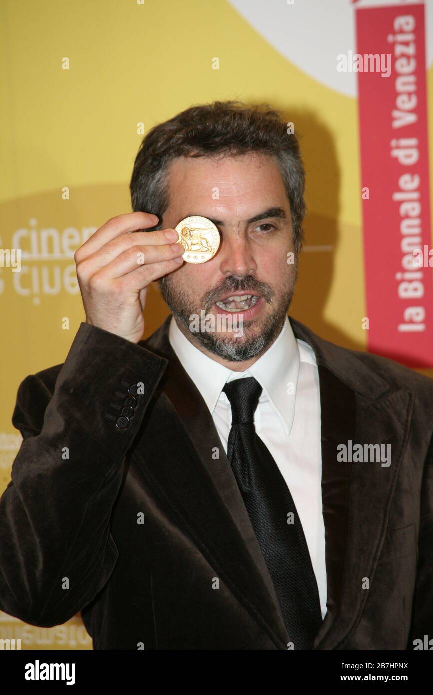 Emmanuel lubezki alfonso cuarón hi-res stock photography and images - Alamy