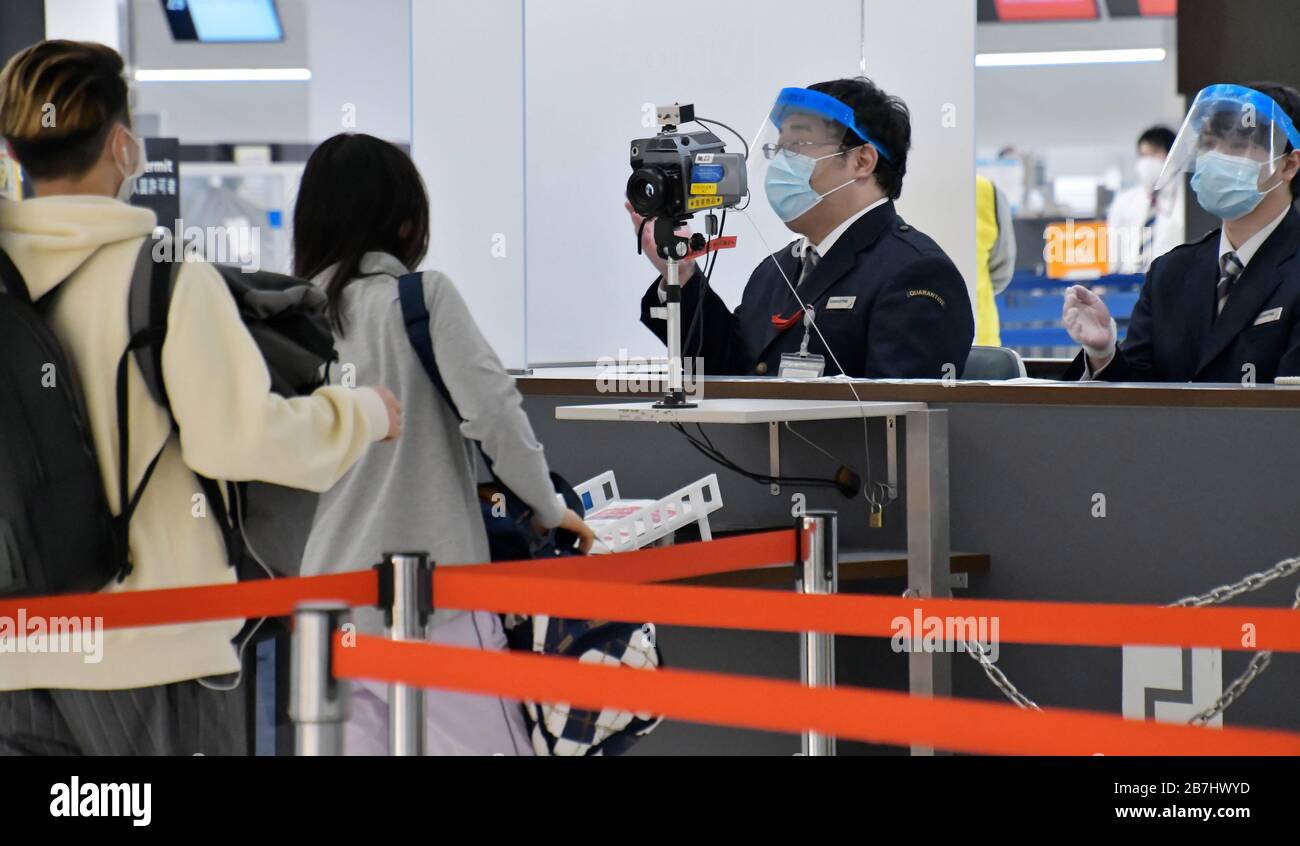 Airport officer wearing face hi-res stock photography and images - Alamy