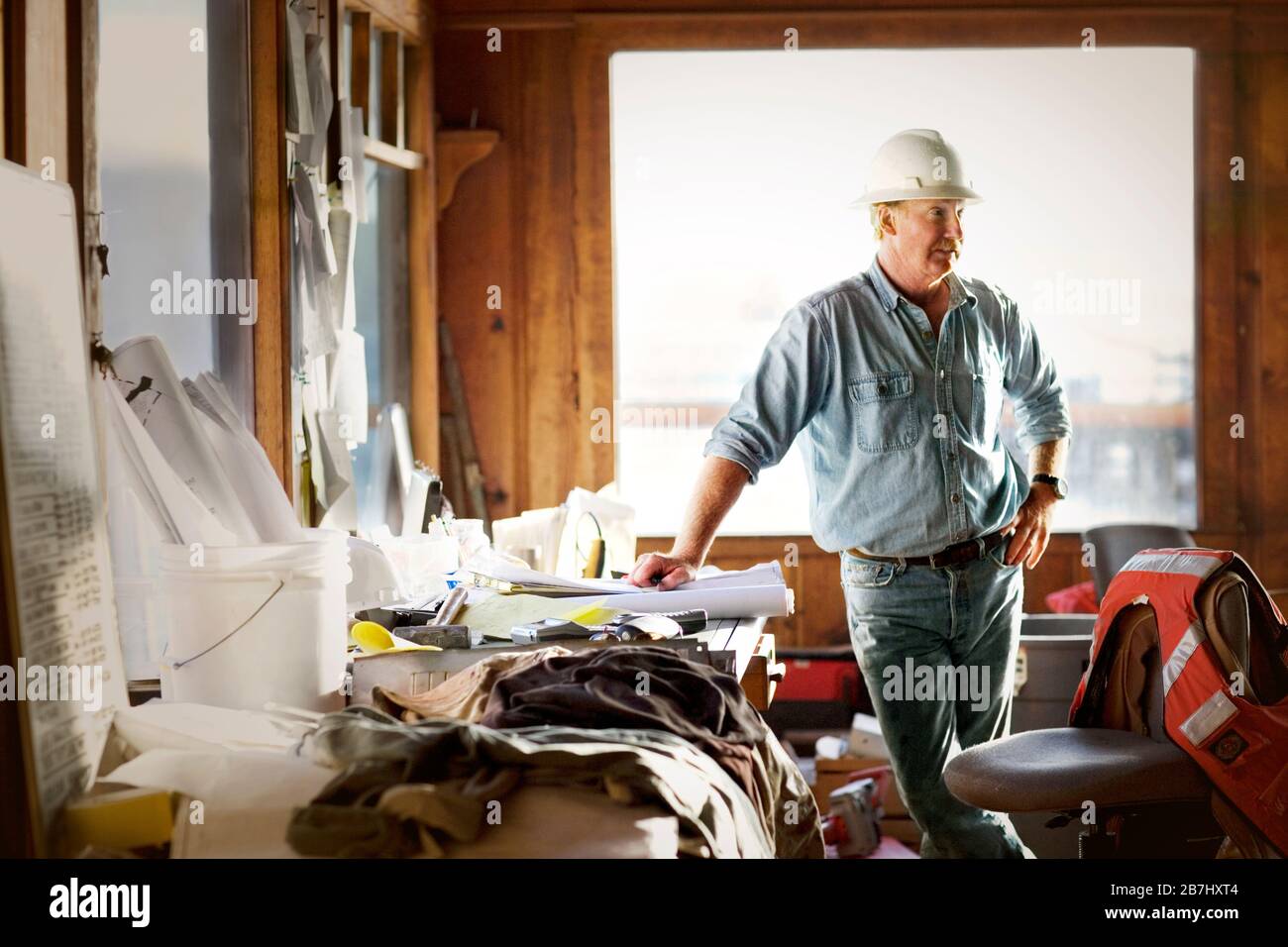 Toiling in the office hi-res stock photography and images - Alamy