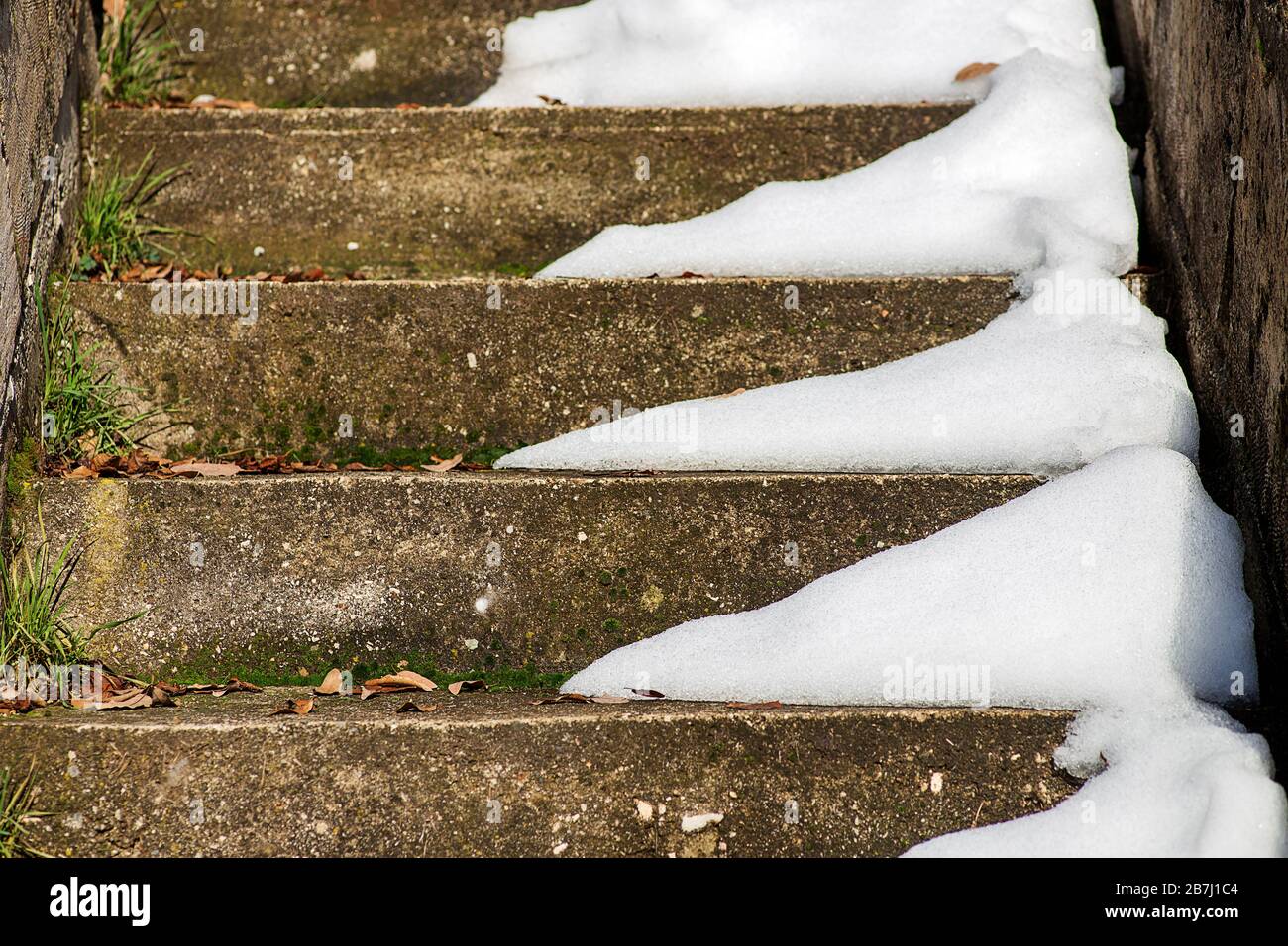 Snowy stairs hi-res stock photography and images - Alamy