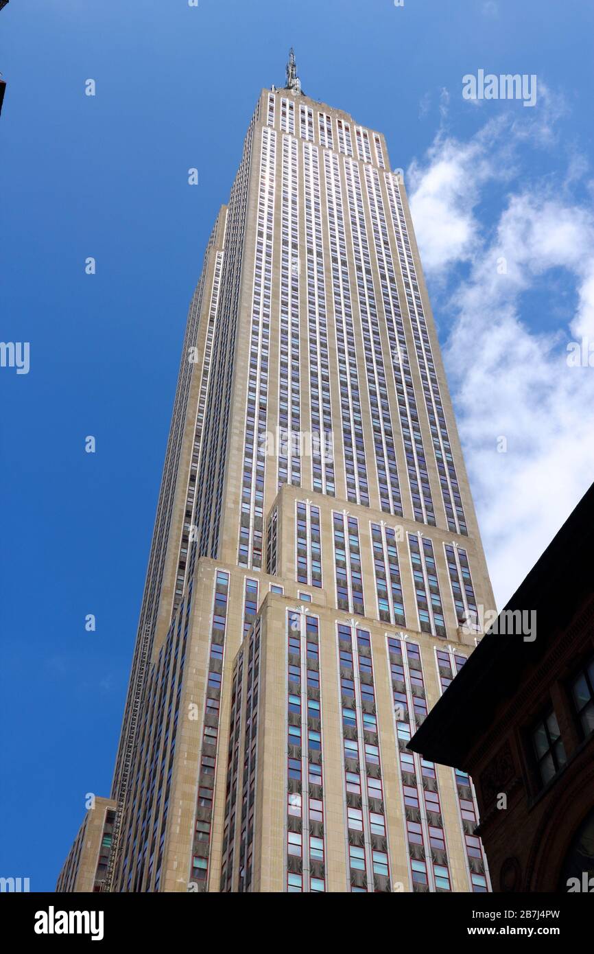 NEW YORK, USA - JULY 4, 2013: Empire State Building skyscraper in New ...