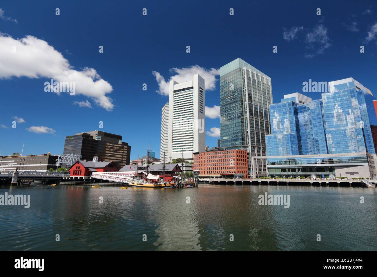 Urban skyline view hi-res stock photography and images - Alamy