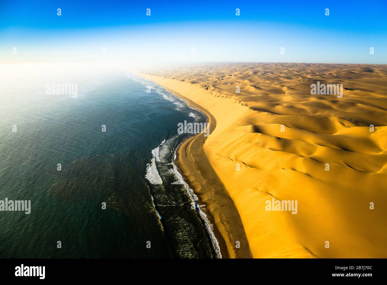 Skeleton coast hi-res stock photography and images - Alamy